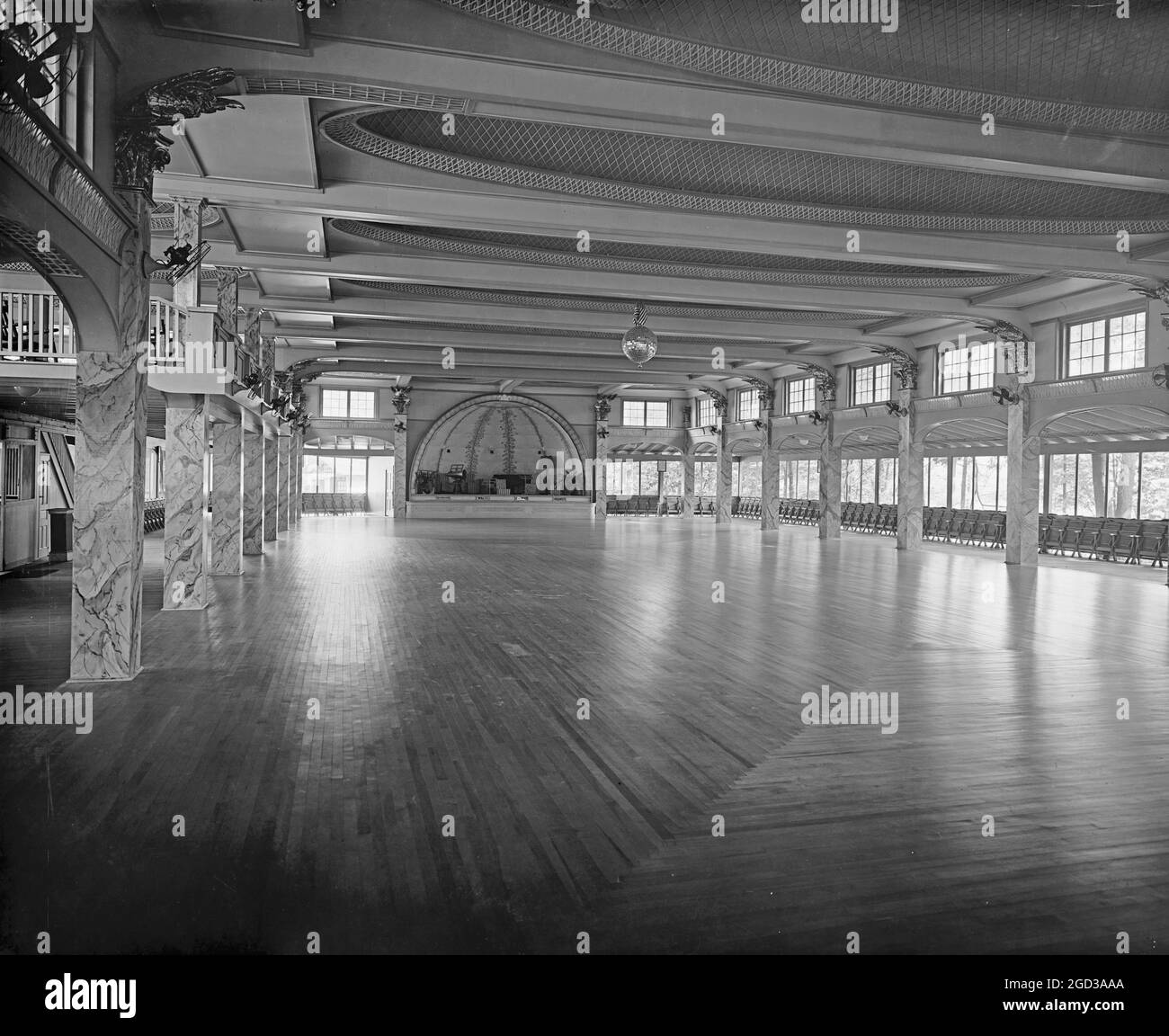 Early 1900s empty ballroom hi-res stock photography and images - Alamy