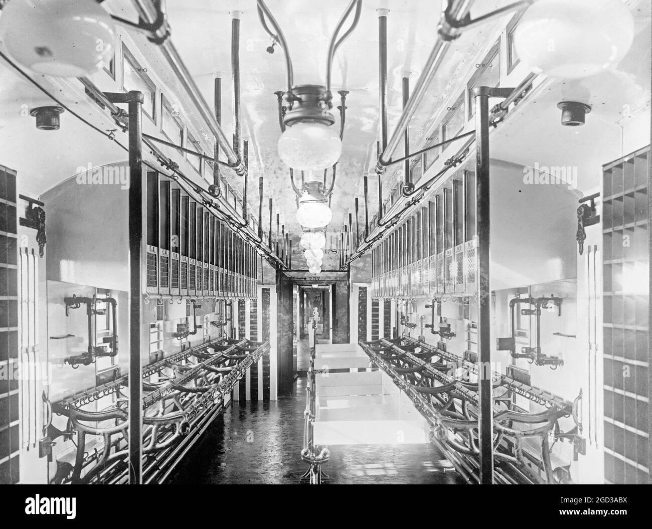 Early 1900s mail car hi-res stock photography and images - Alamy