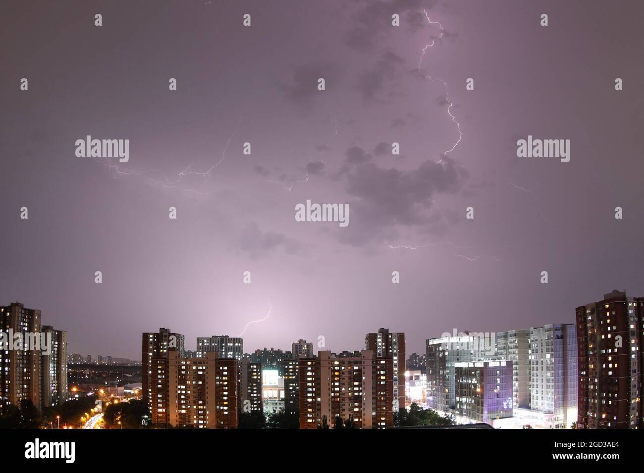 Lightning streaks across the night sky in Chaoyang District. At 18:25 ...