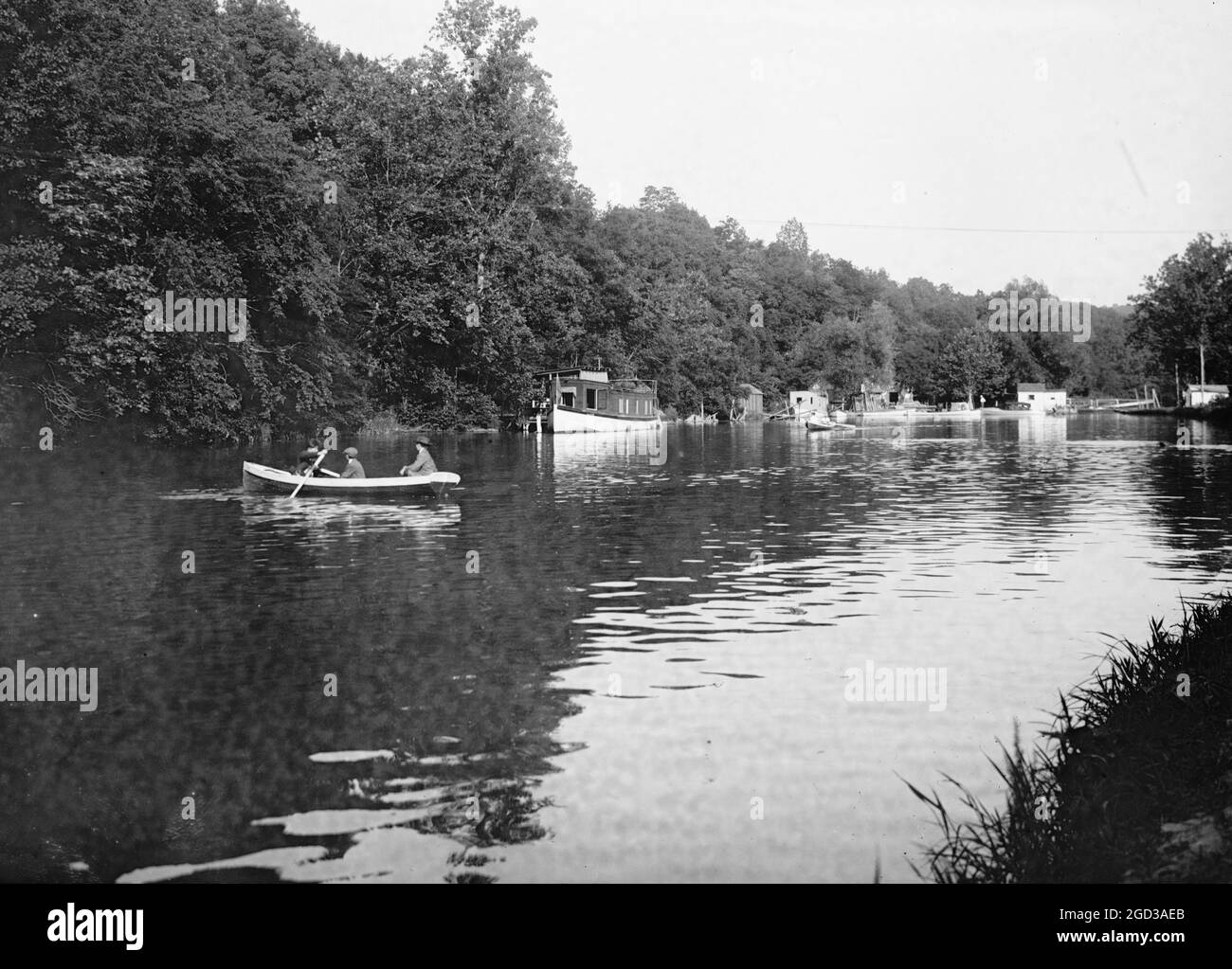 Early 1900s row boat hi-res stock photography and images - Alamy