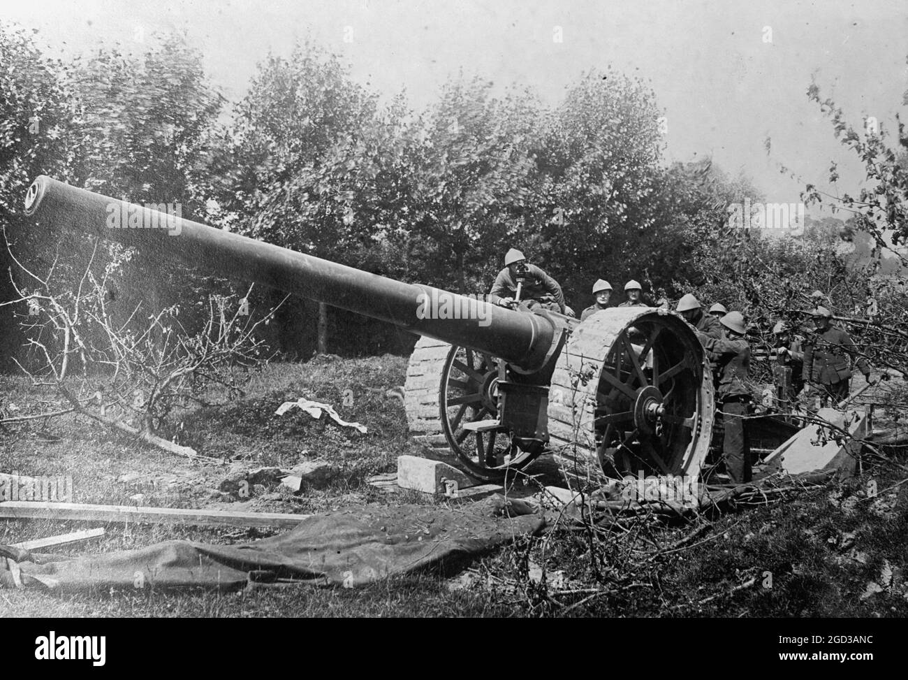 French 75 artillery Black and White Stock Photos & Images - Alamy