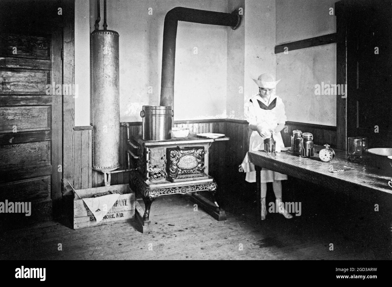 Kitchen scene ca. between 1909 and 1923 Stock Photo - Alamy