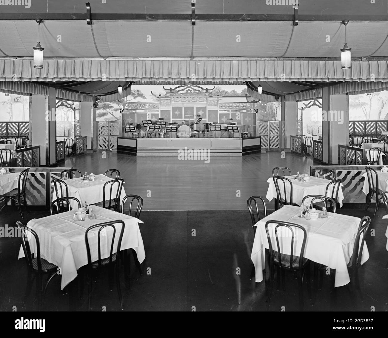 1940 restaurant hi-res stock photography and images - Alamy