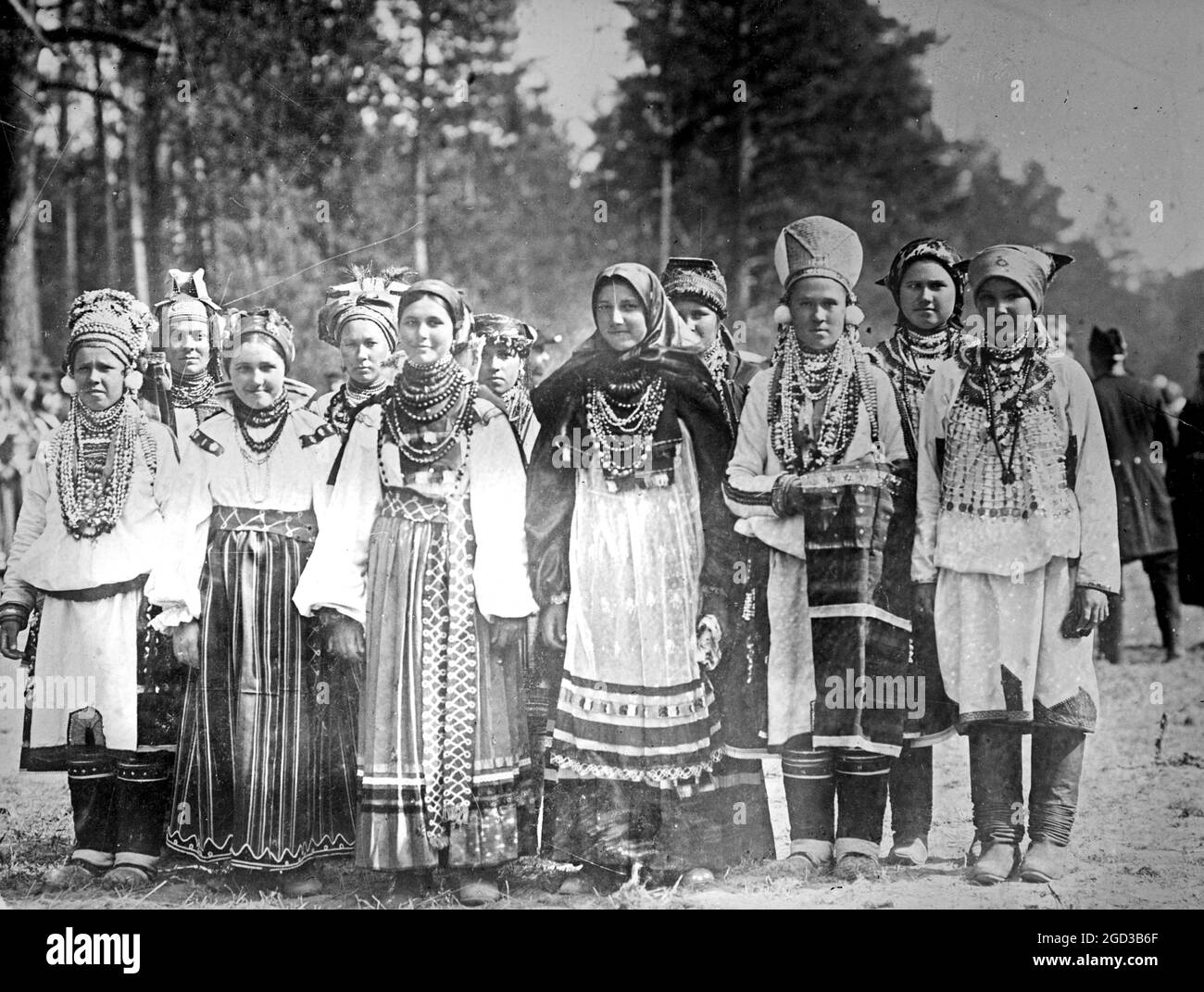 Russian peasant dress hi-res stock photography and images - Alamy