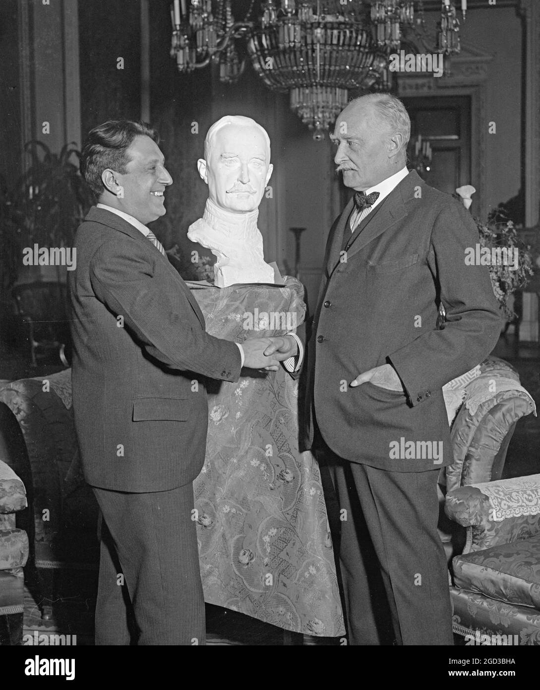 Edgardo Simone, Sir Esme Howard ca. between 1909 and 1932 Stock Photo ...