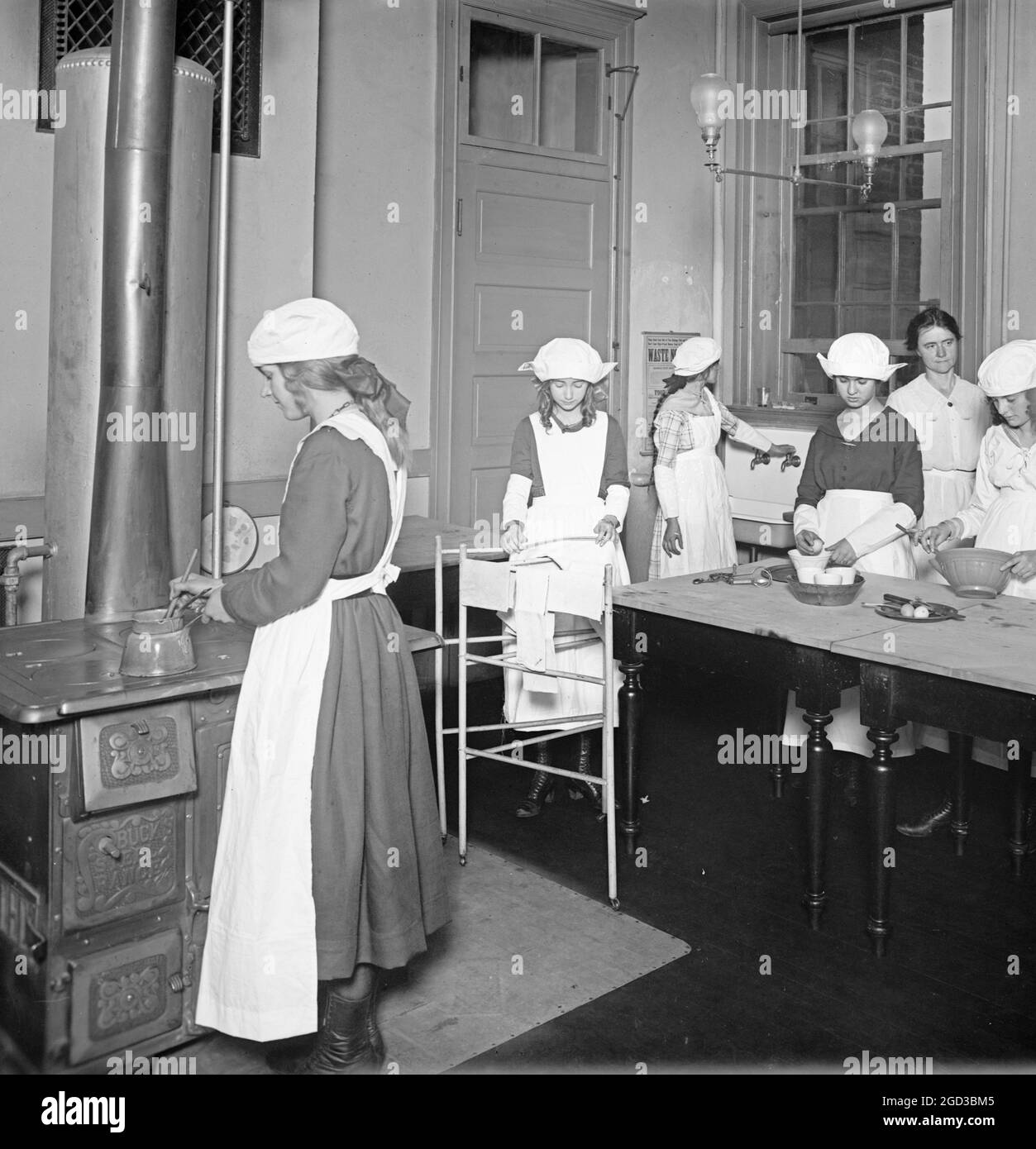 Class photo school 1940 hi-res stock photography and images - Alamy