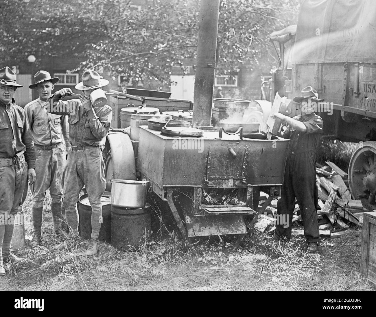 Military field kitchen Black and White Stock Photos & Images - Alamy