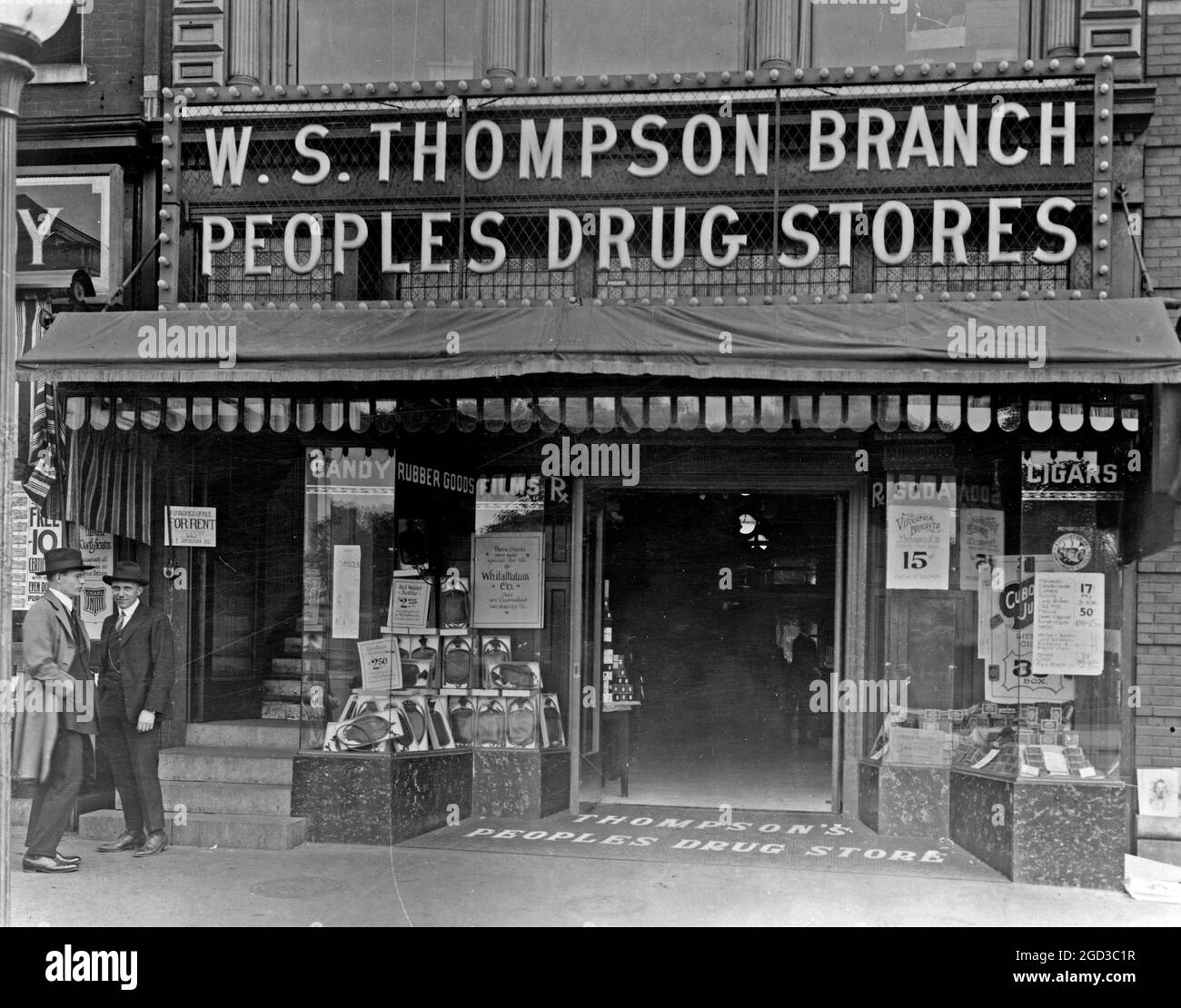 Early 1900s peoples drug store hi-res stock photography and images - Alamy