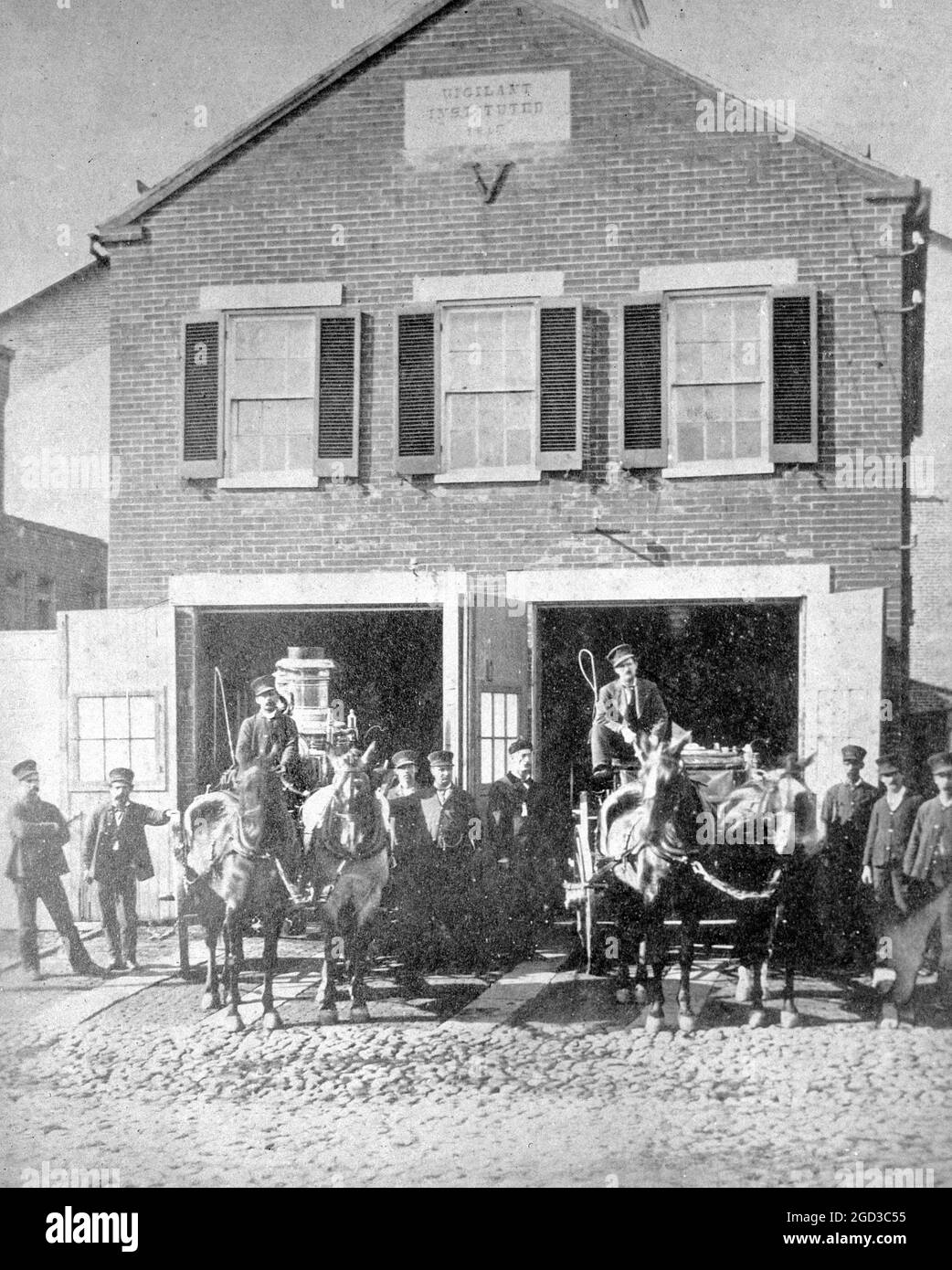 Early 1900s horse drawn fire engine hi-res stock photography and images ...