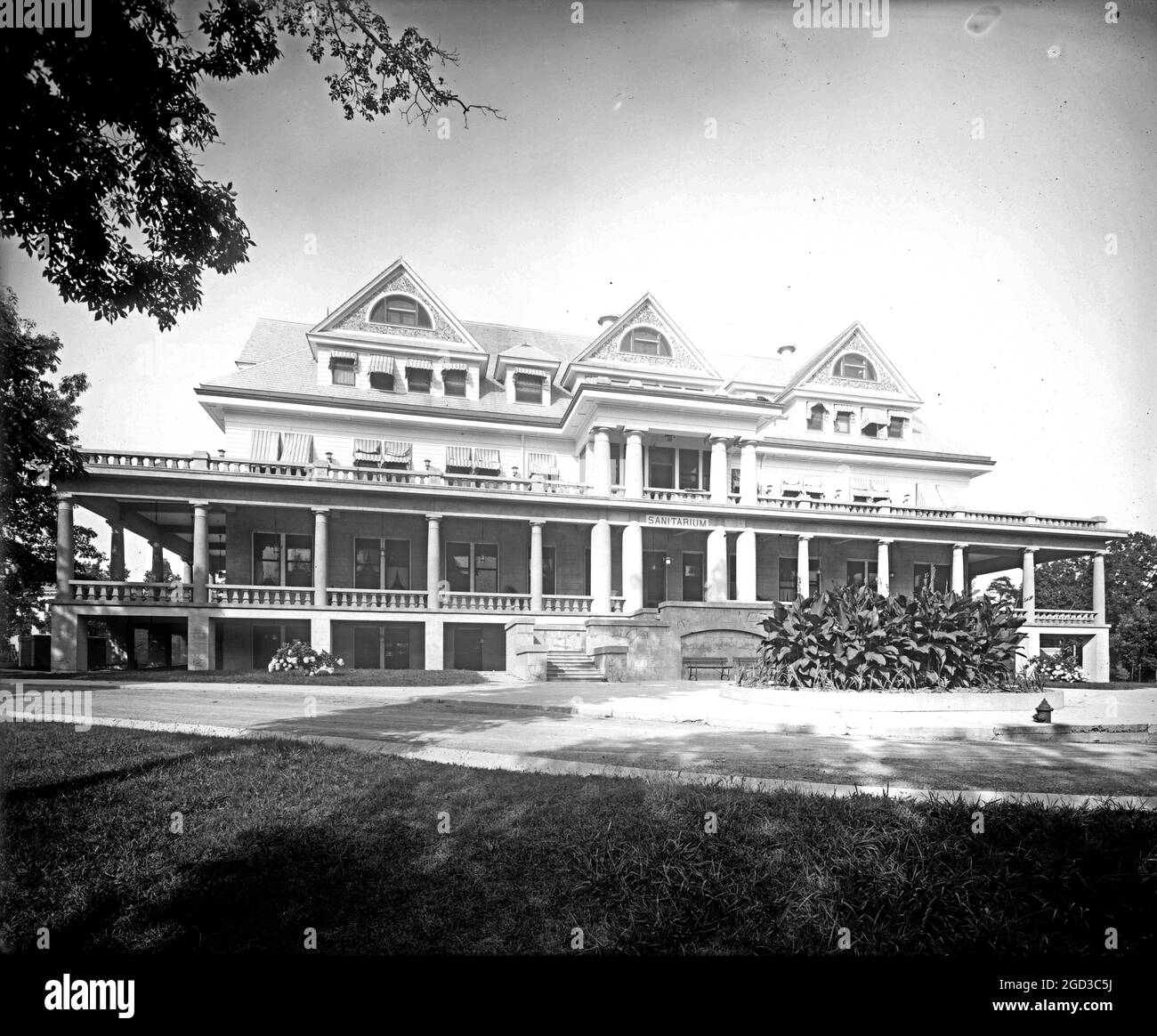 Early 1900s sanitarium hi-res stock photography and images - Alamy