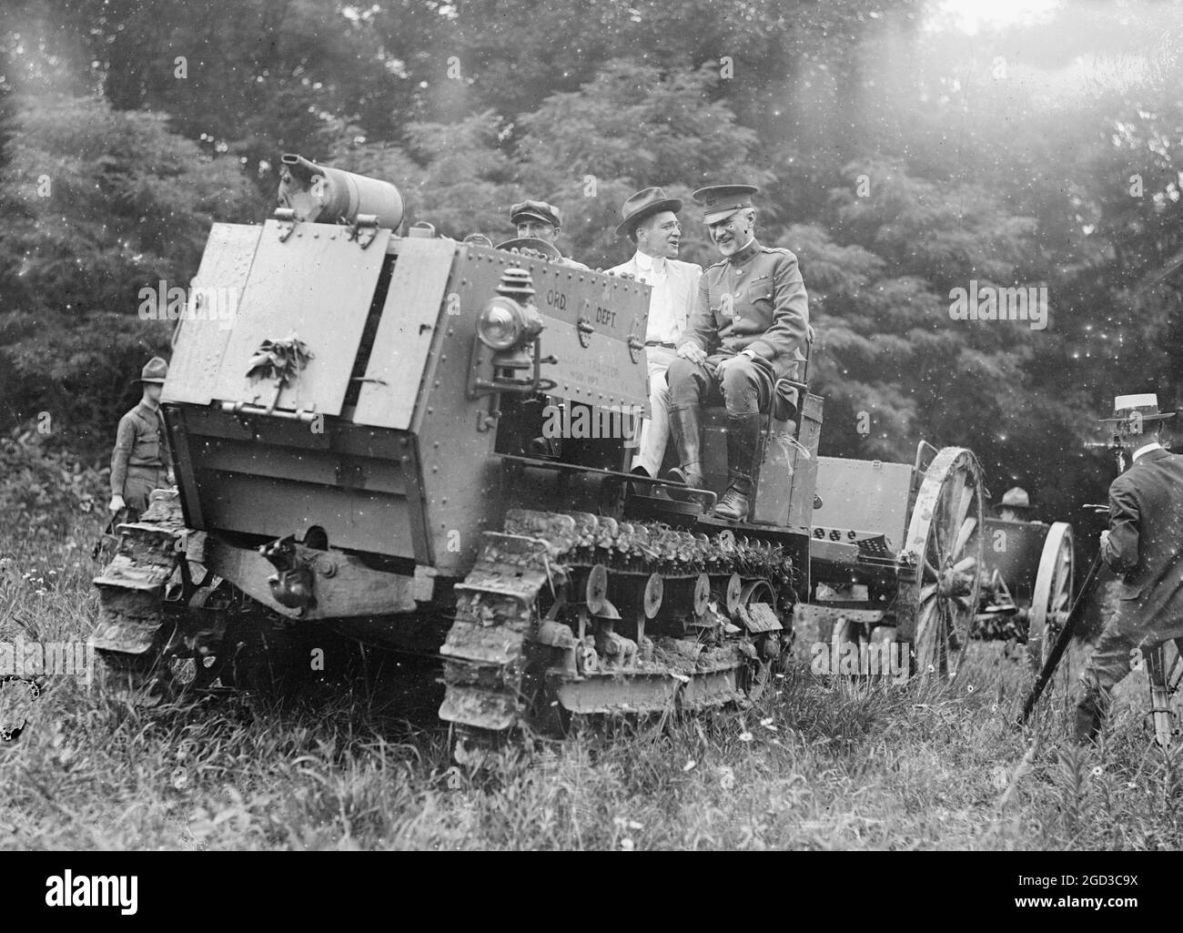 Early 1900s artillery tractor hi-res stock photography and images - Alamy