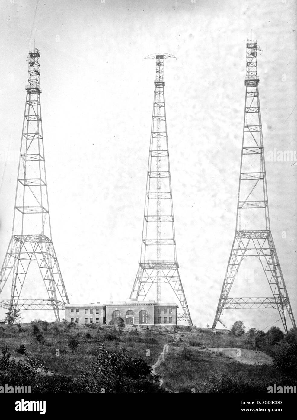 Between towers Black and White Stock Photos & Images - Alamy