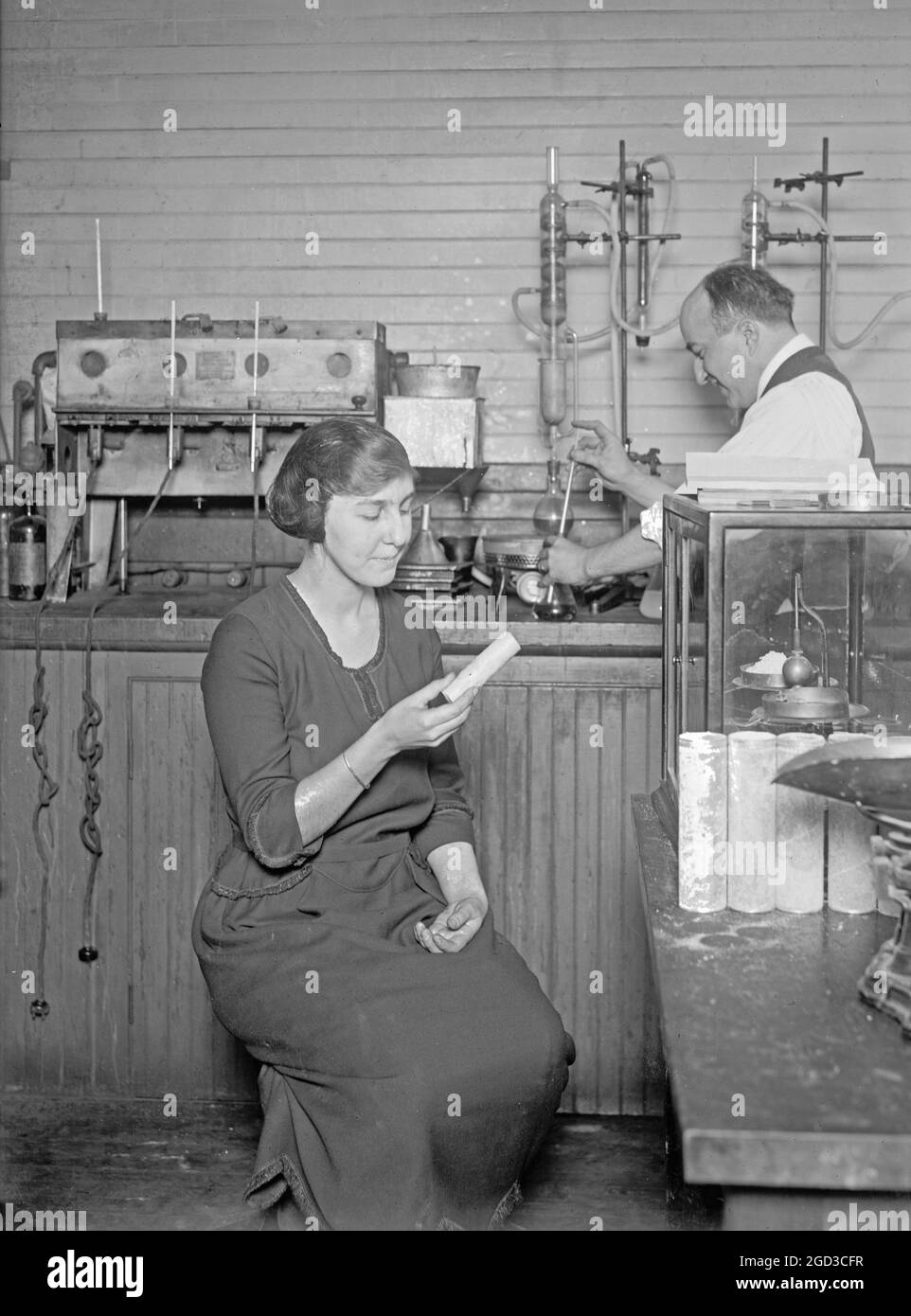 Early 1900s laboratory hi-res stock photography and images - Alamy