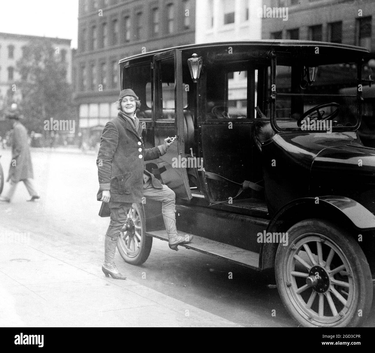 Car driver 1920 Black and White Stock Photos & Images - Alamy