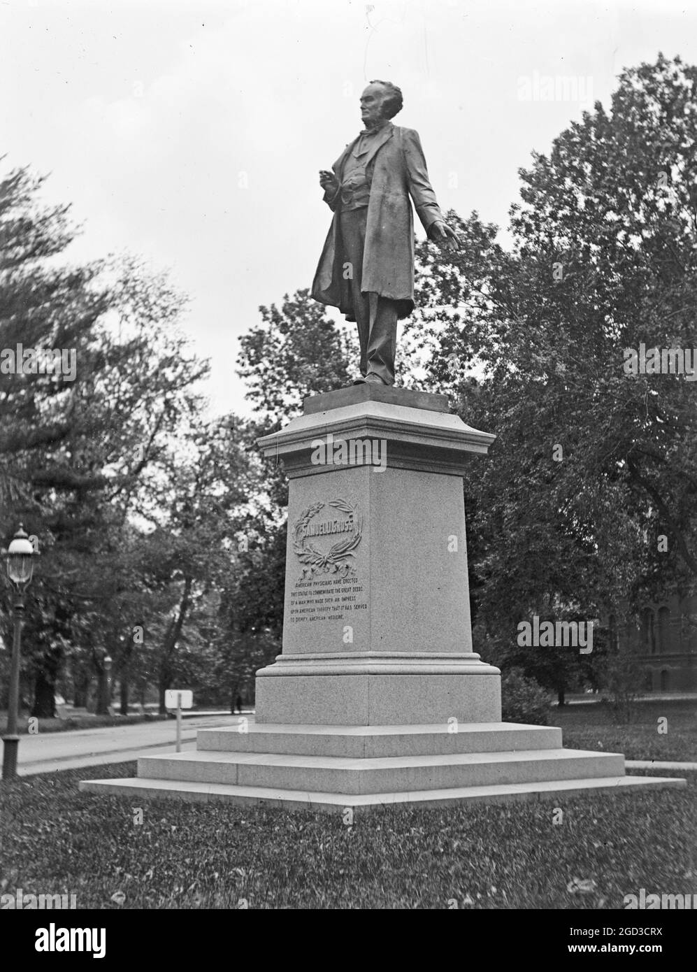 Samuel D. Gross statue ca. between 1918 and 1920 Stock Photo - Alamy