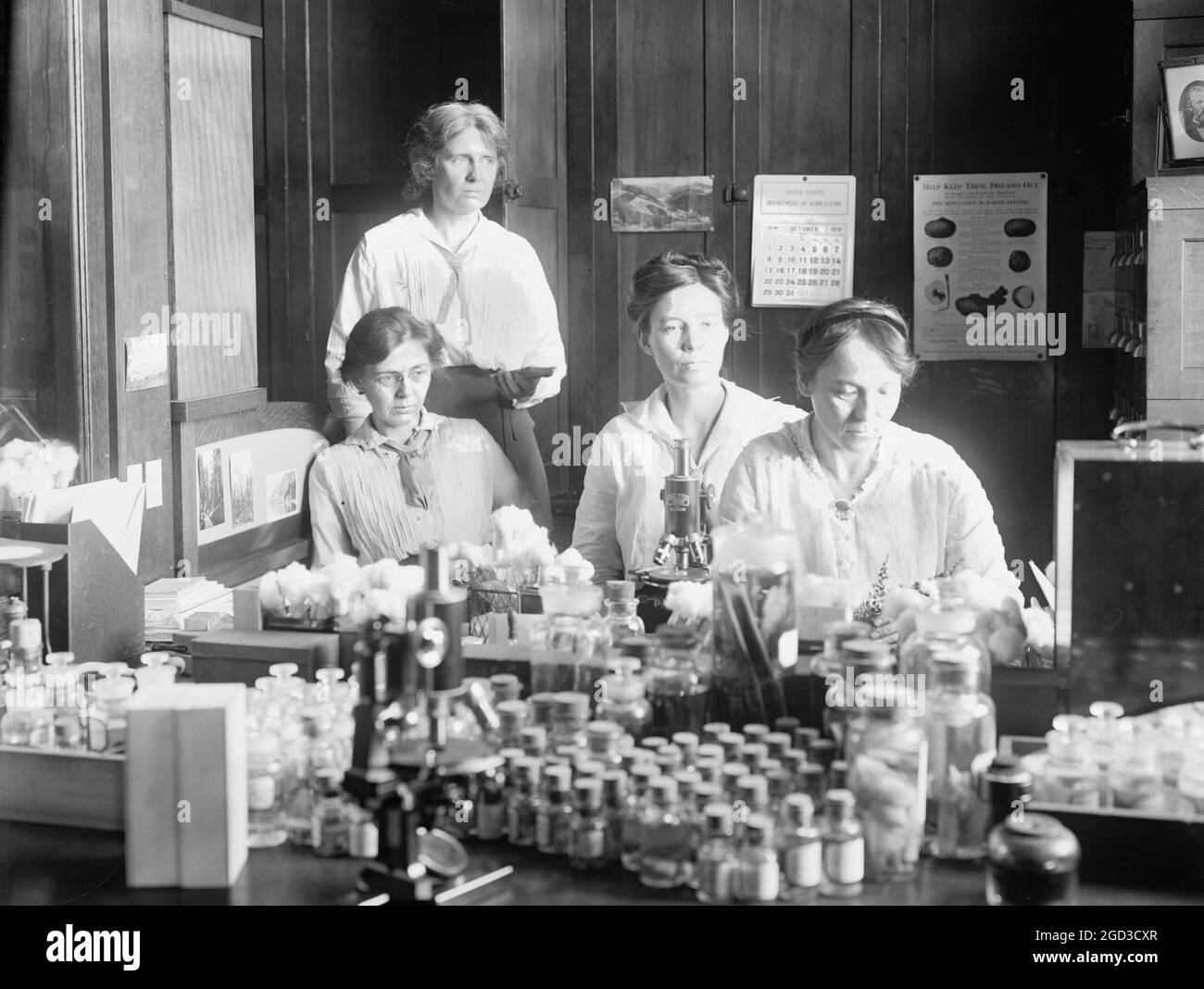 Scientists technical Black and White Stock Photos & Images - Alamy