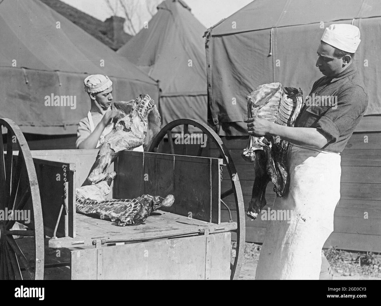 Army kitchen hi-res stock photography and images - Alamy