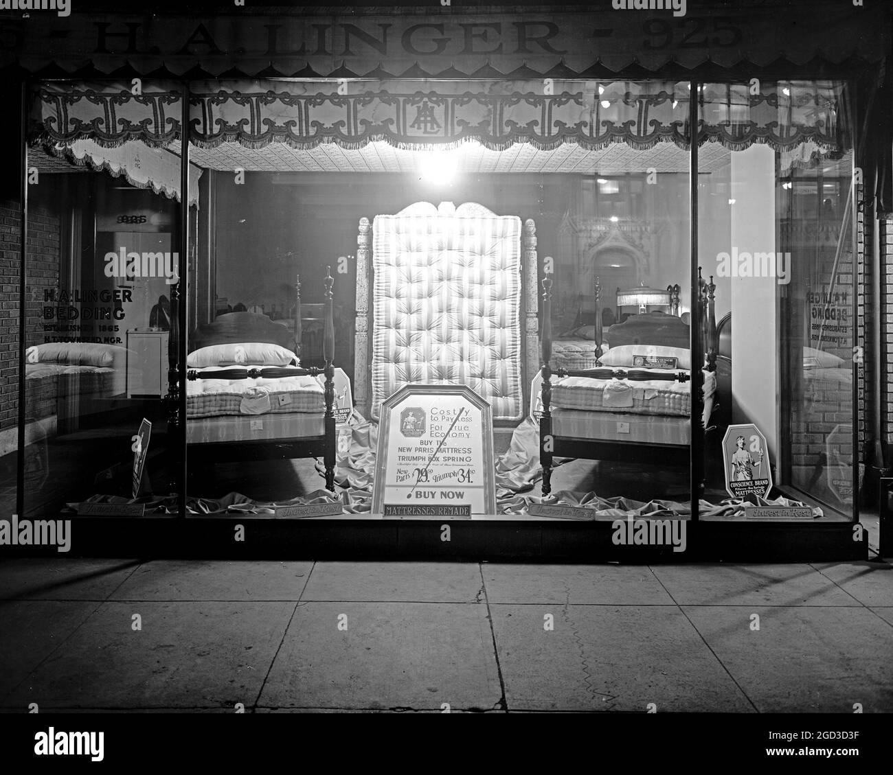Early 1900s window display hi-res stock photography and images - Alamy