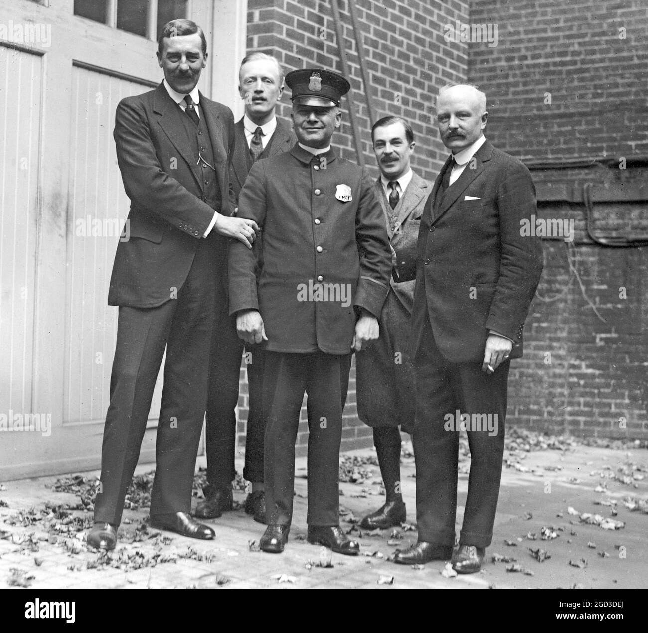 Early 1900s policeman hi-res stock photography and images - Alamy