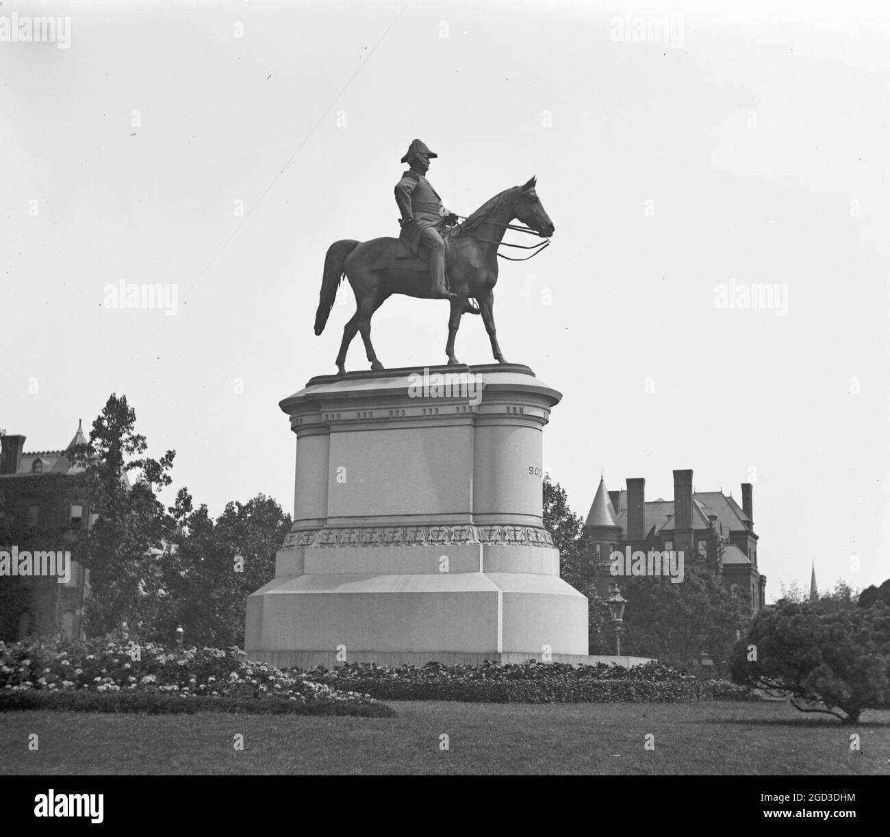 Early 1900s equestrian statue scott statue hi-res stock photography and ...