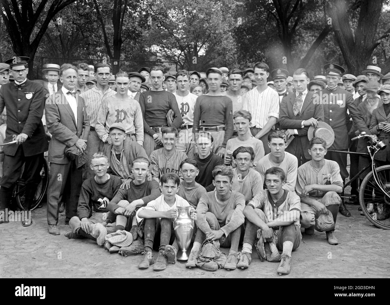 Archival sports team group photo Black and White Stock Photos & Images ...
