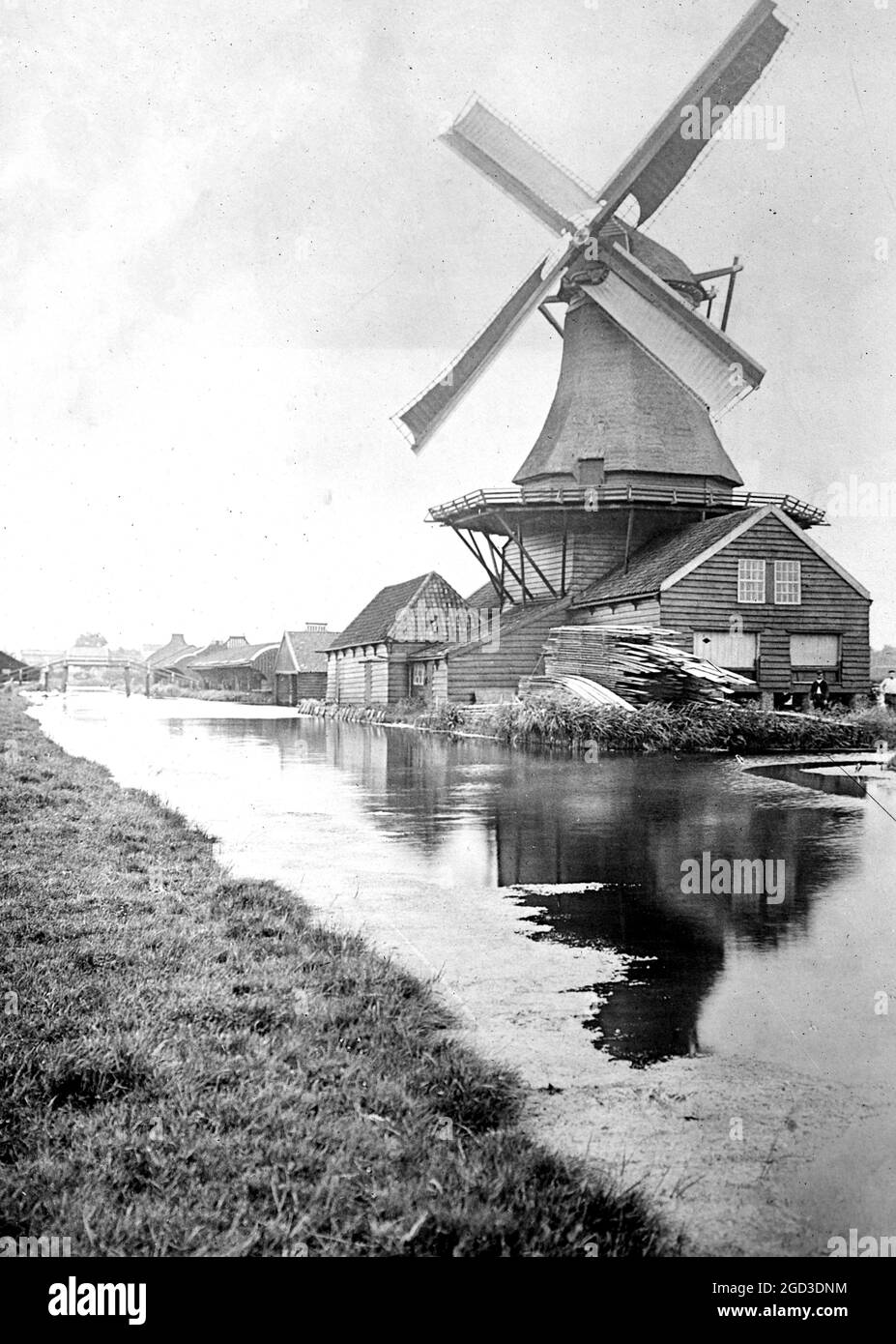 Early 1900s windmill in holland hi-res stock photography and images - Alamy