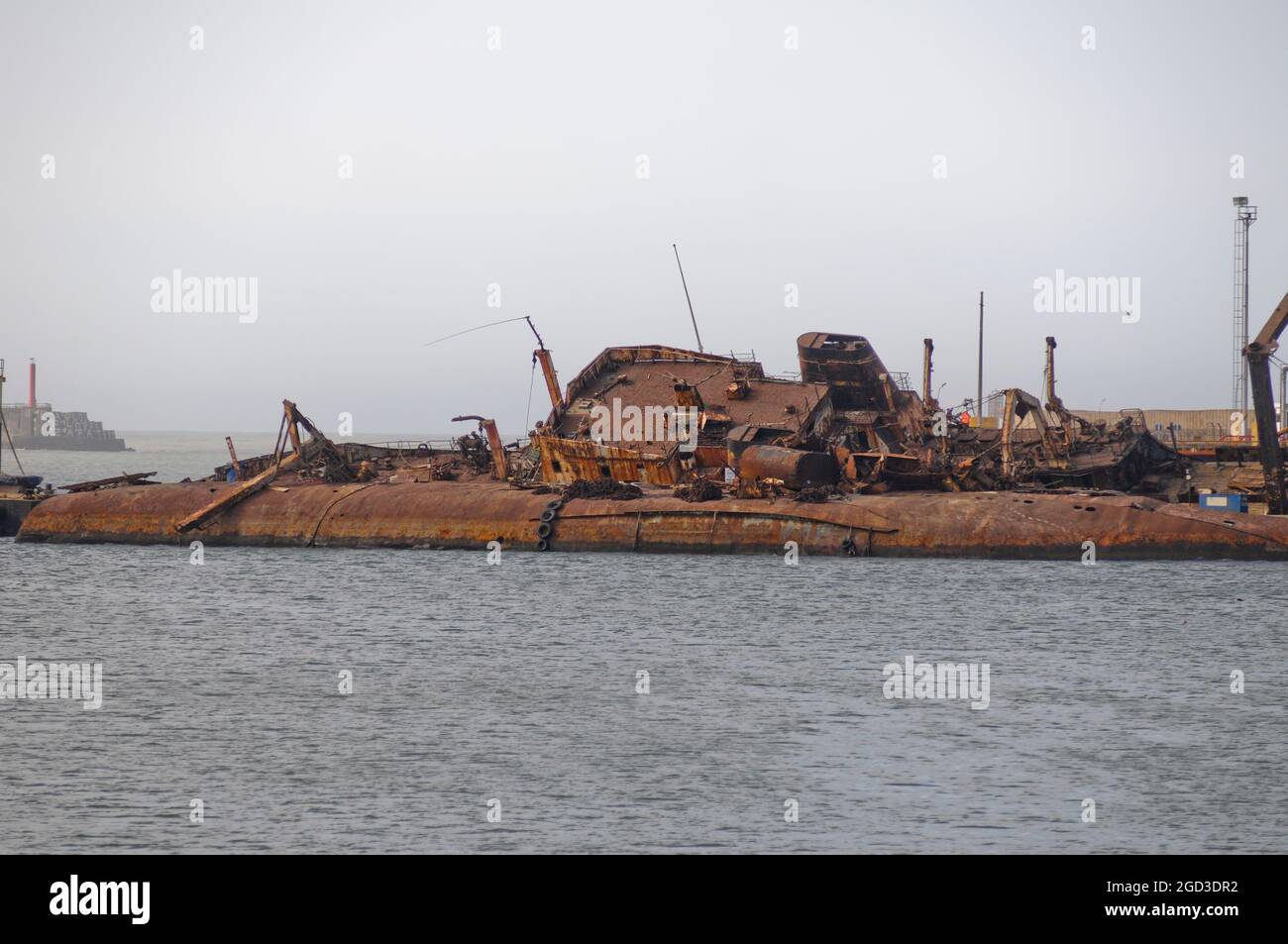 Ship dismantling hi-res stock photography and images - Alamy