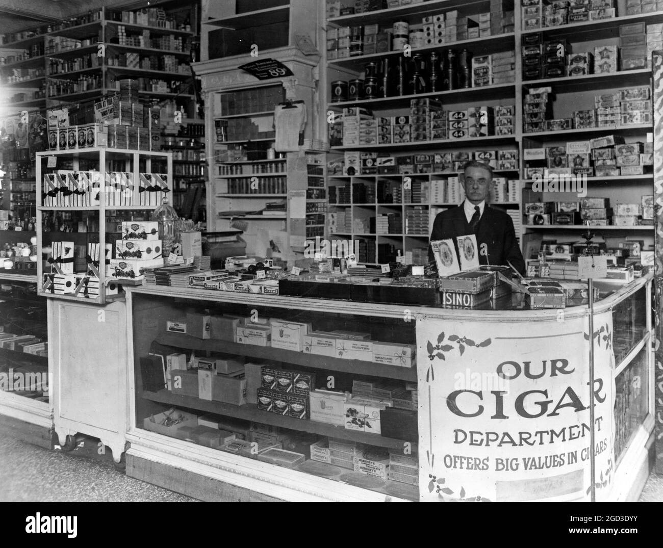 Vintage candy store historical Black and White Stock Photos & Images ...