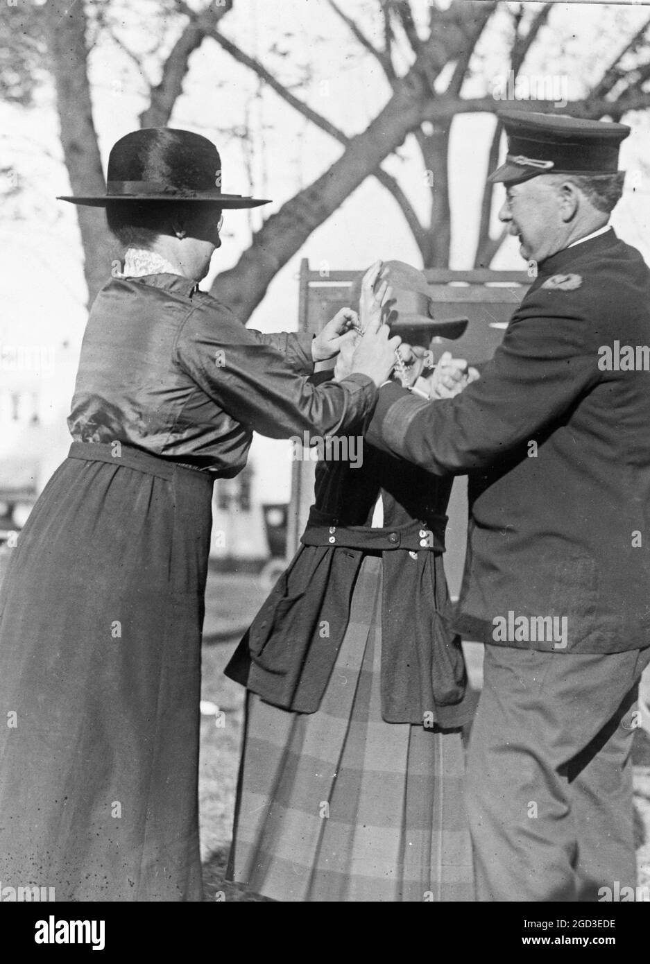 Training a policewoman--Inspector Cross and Miss Clark, veteran ...