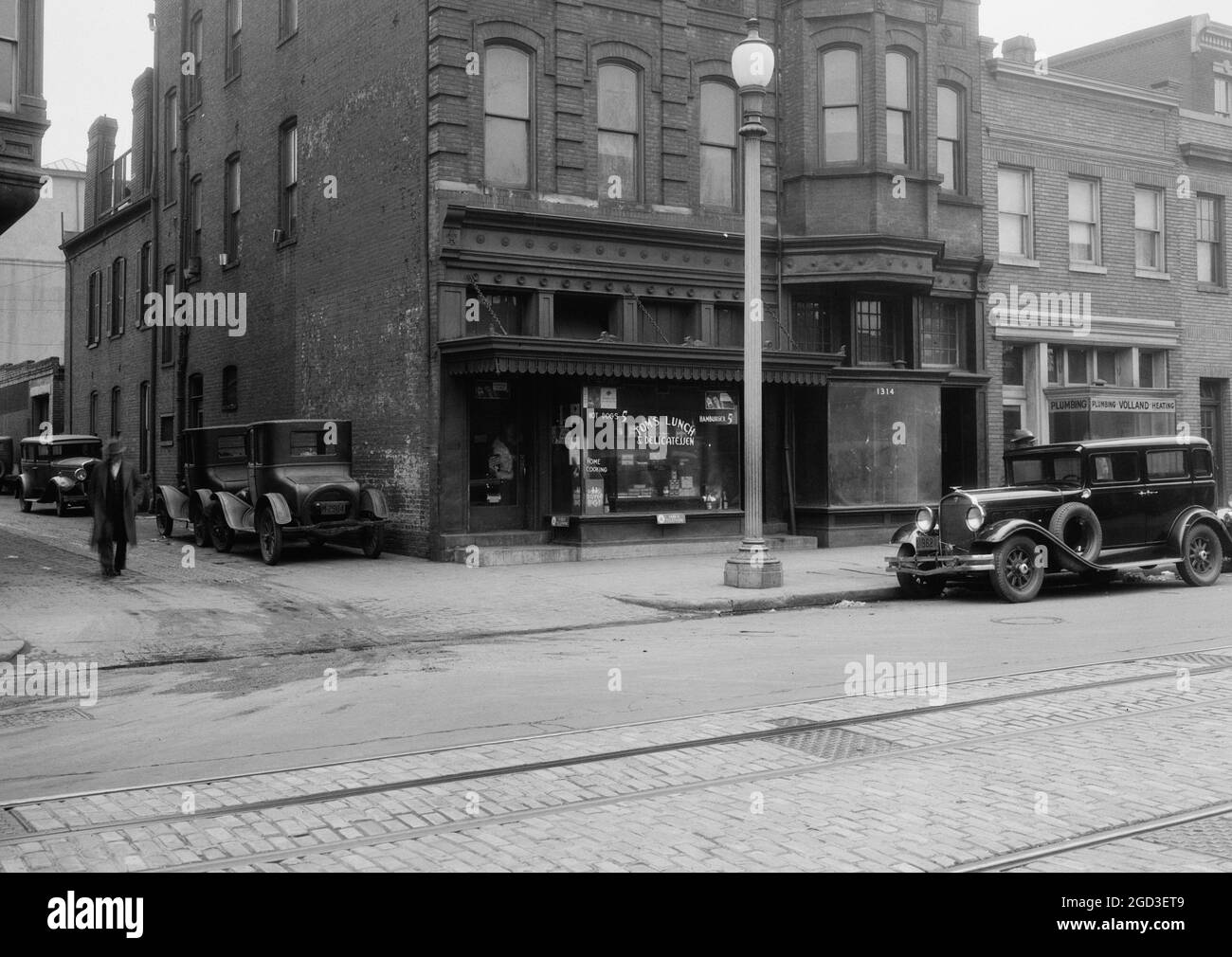 Store front ca. between 1910 and 1935 Stock Photo - Alamy