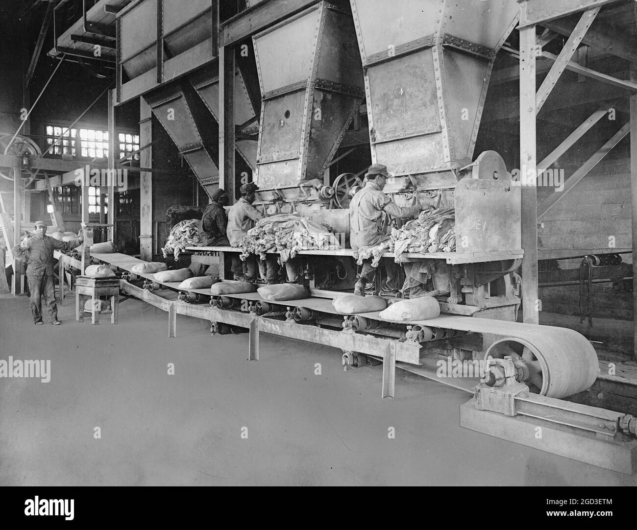 Early 1900s cement company hi-res stock photography and images - Alamy