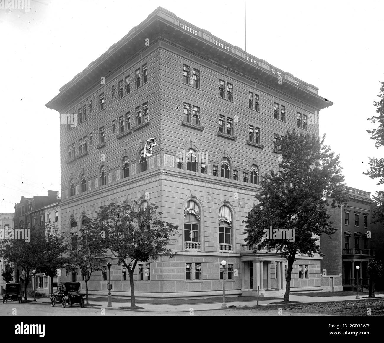 Early 1900s university club building hi-res stock photography and ...