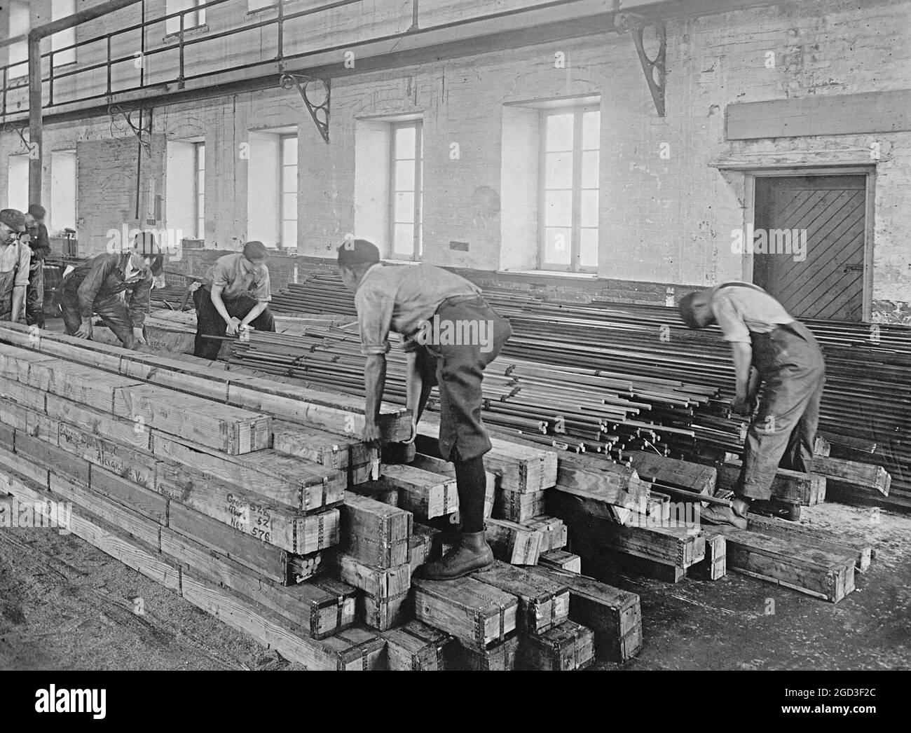 Manual labor early 1900s hi-res stock photography and images - Alamy