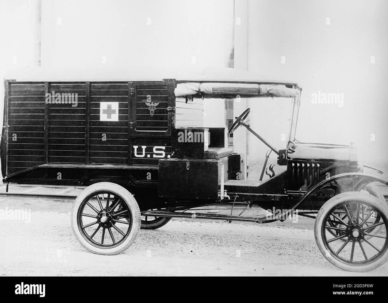 Early 1900s ambulance hi-res stock photography and images - Alamy