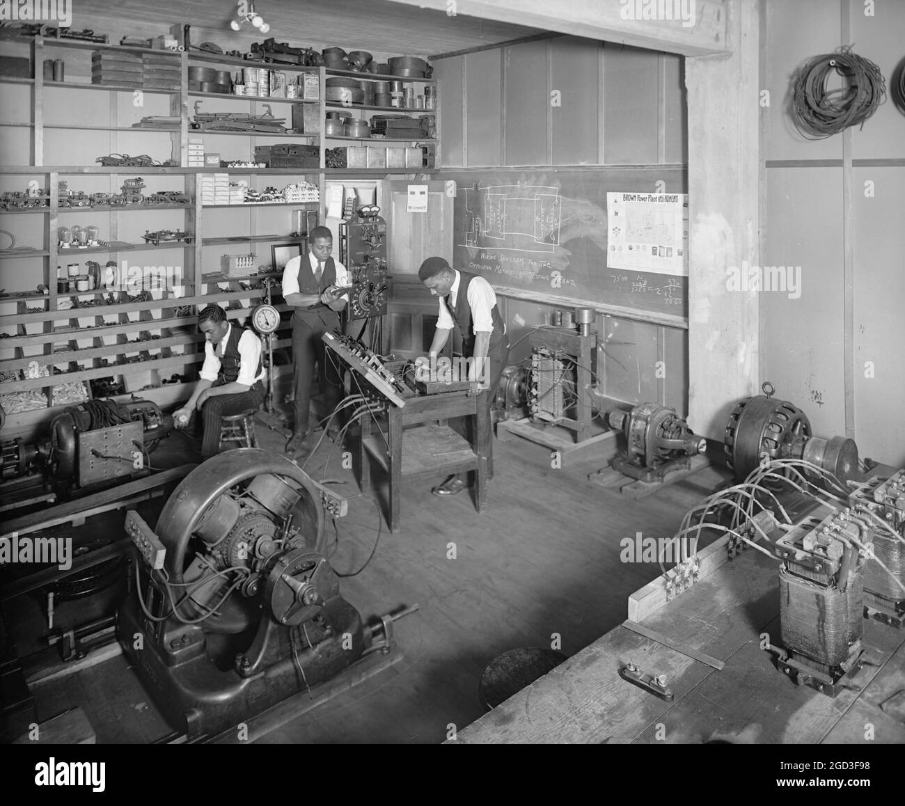 Early 1900s workshop hi-res stock photography and images - Alamy