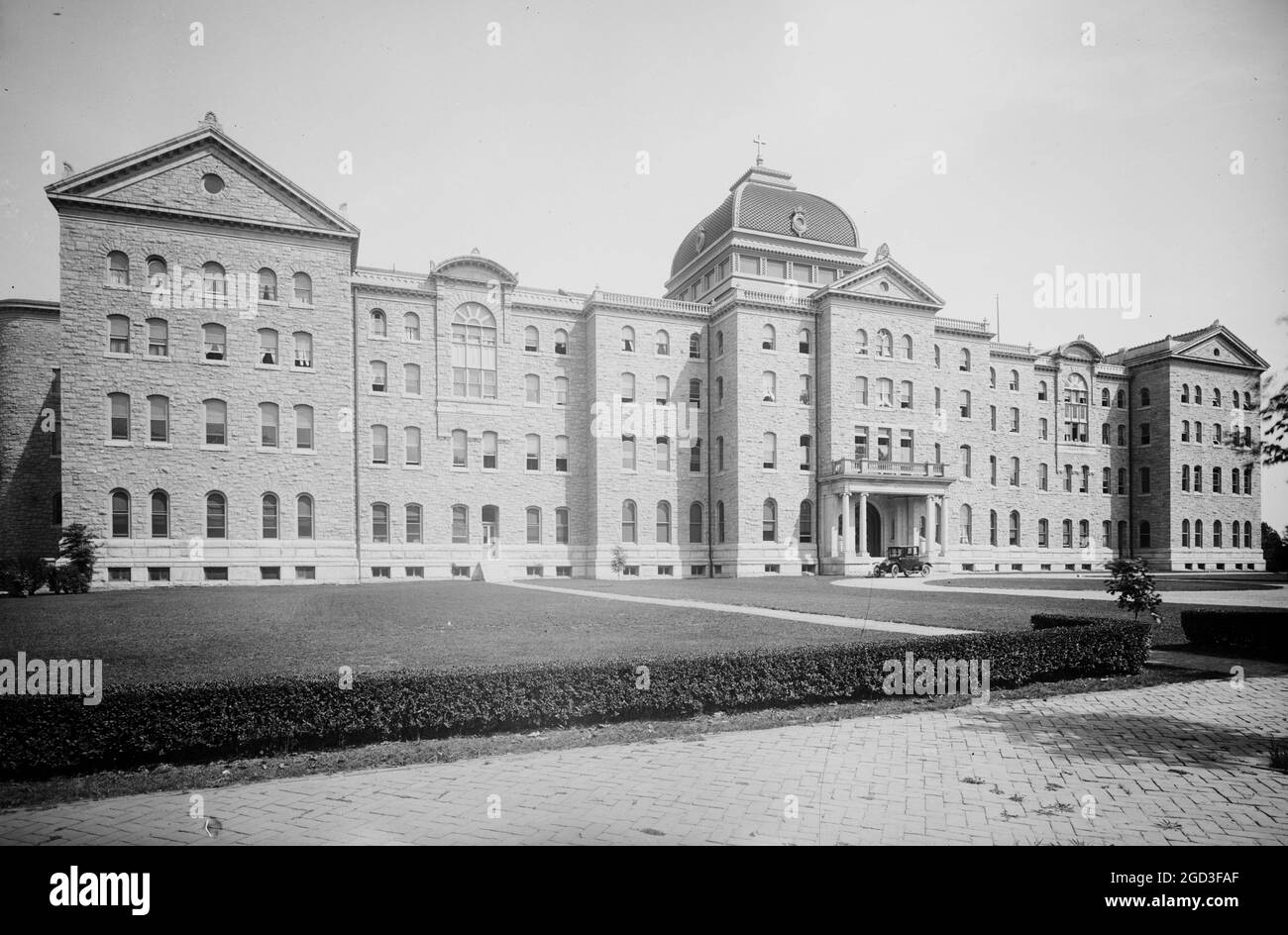 Vintage photo of trinity college hi-res stock photography and images ...