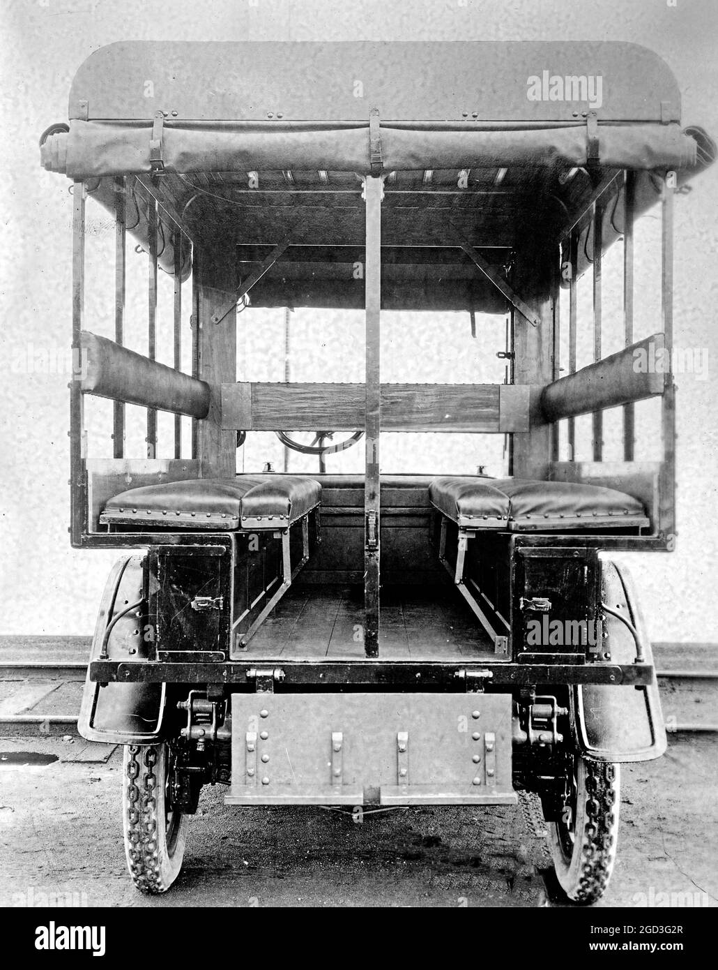 Early 1900s ambulance hi-res stock photography and images - Alamy