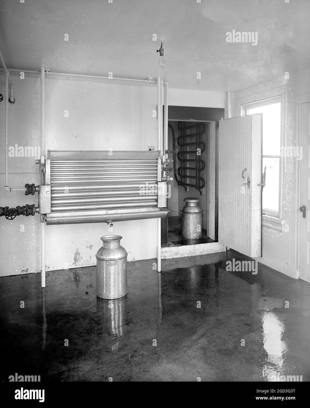 Early 1900s chestnut farms dairy hi-res stock photography and images ...