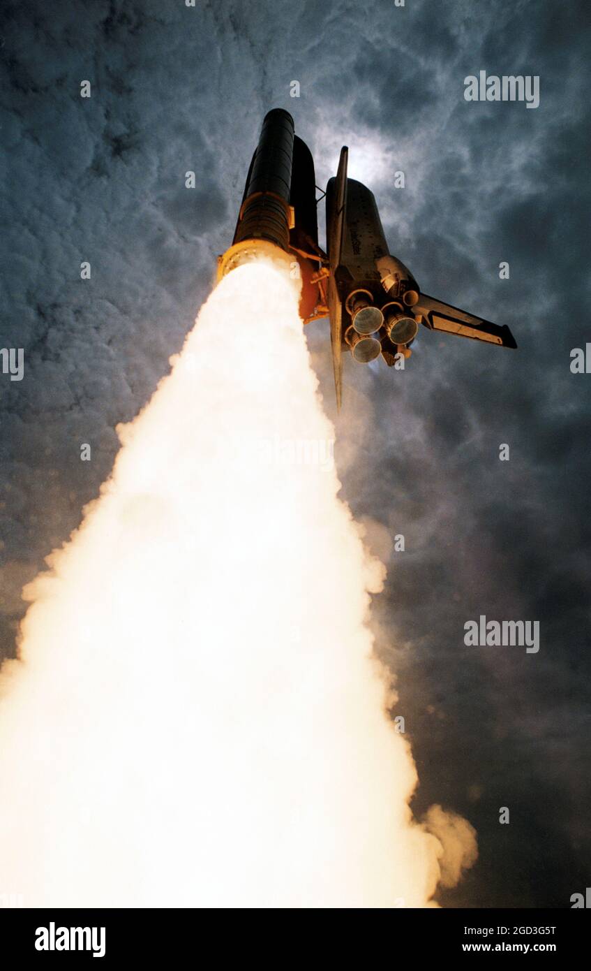 Space shuttle lift off columbia hi-res stock photography and images - Alamy