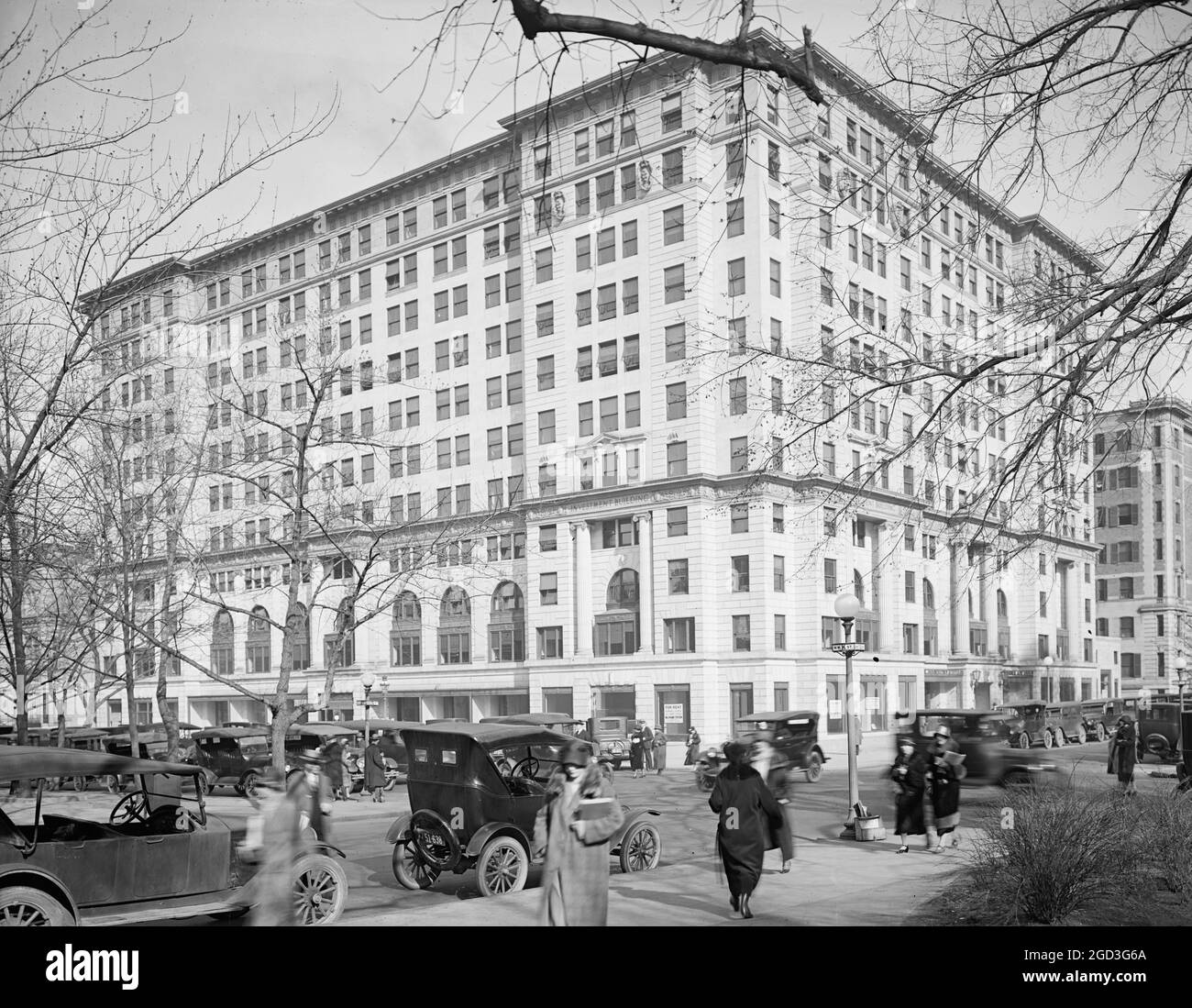 Building at corner of 15th and K St., N.W., Washington, D.C. ca ...