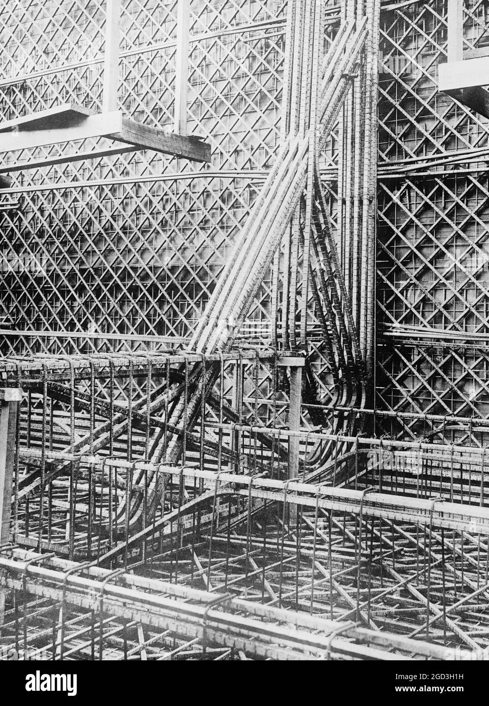 Ship and building Black and White Stock Photos & Images - Alamy