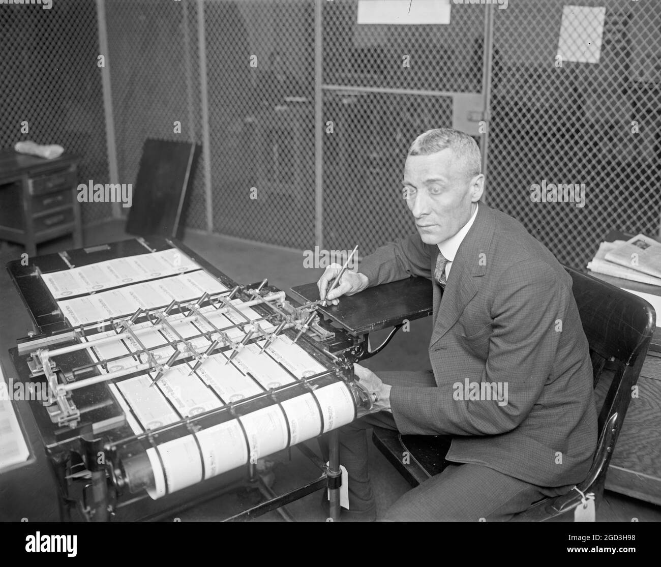 Early 1900s check writing machine hi-res stock photography and images ...