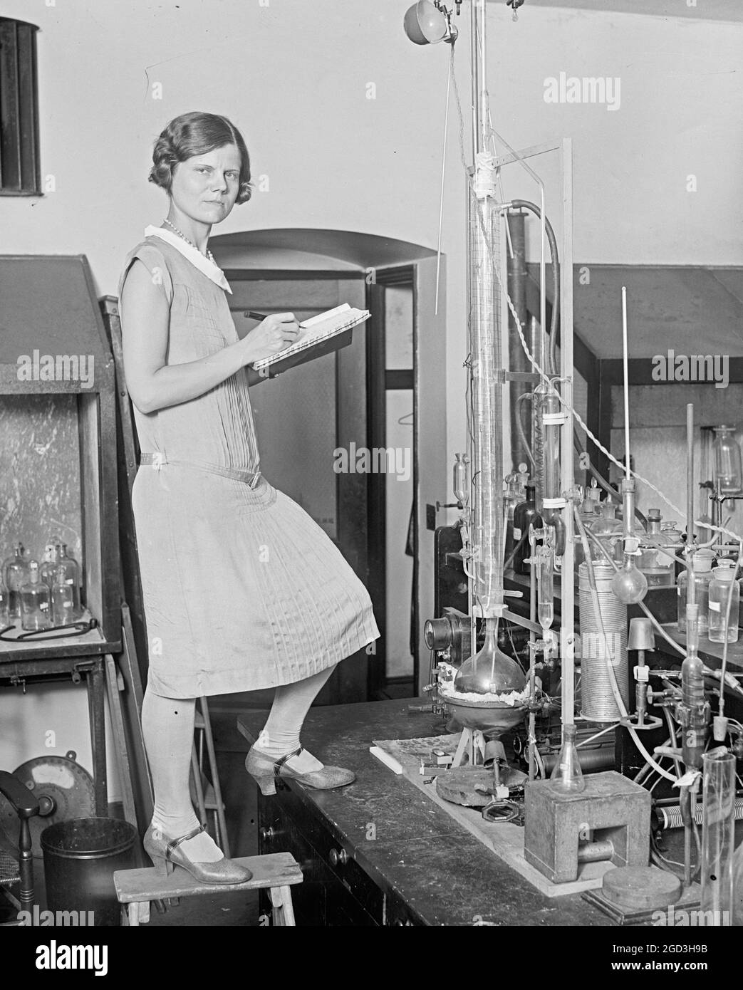 Historical scientist woman hi-res stock photography and images - Alamy