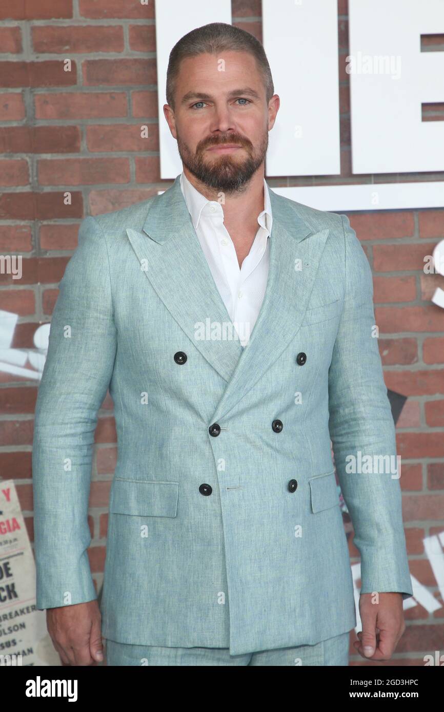 Stephen amell heels hi-res stock photography and images - Alamy