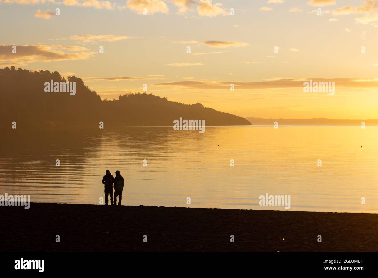 Conversation on beach hi-res stock photography and images - Alamy