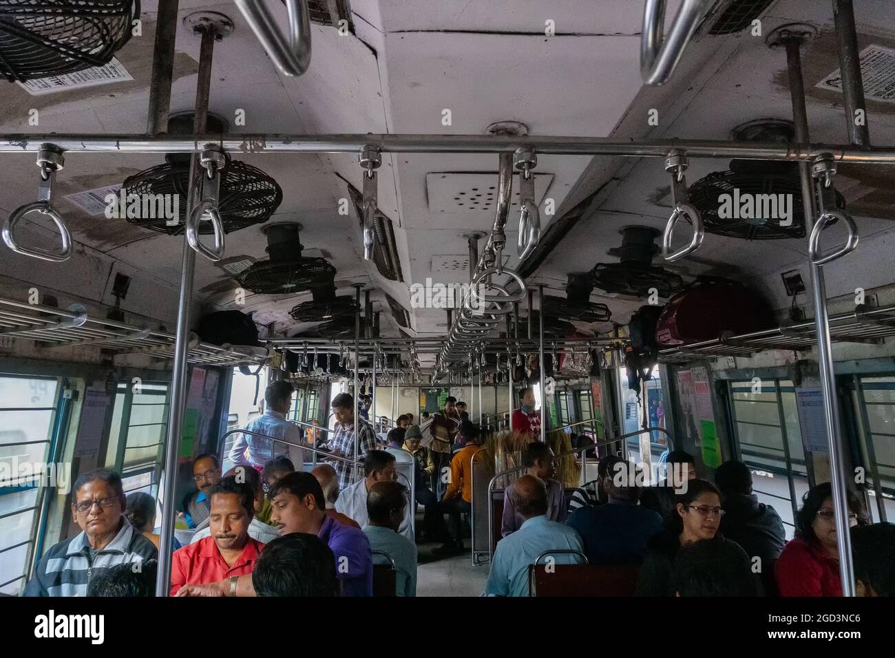 Howrah station hi-res stock photography and images - Alamy