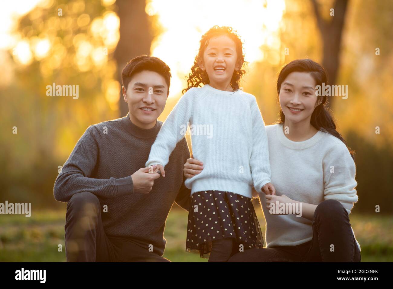 Family reunion park fun hi-res stock photography and images - Alamy