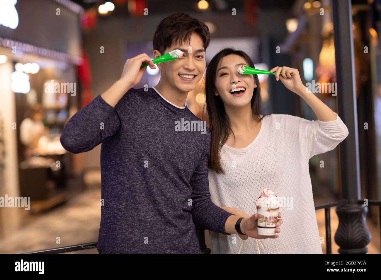 Young couple sharing ice cream hi-res stock photography and images - Alamy