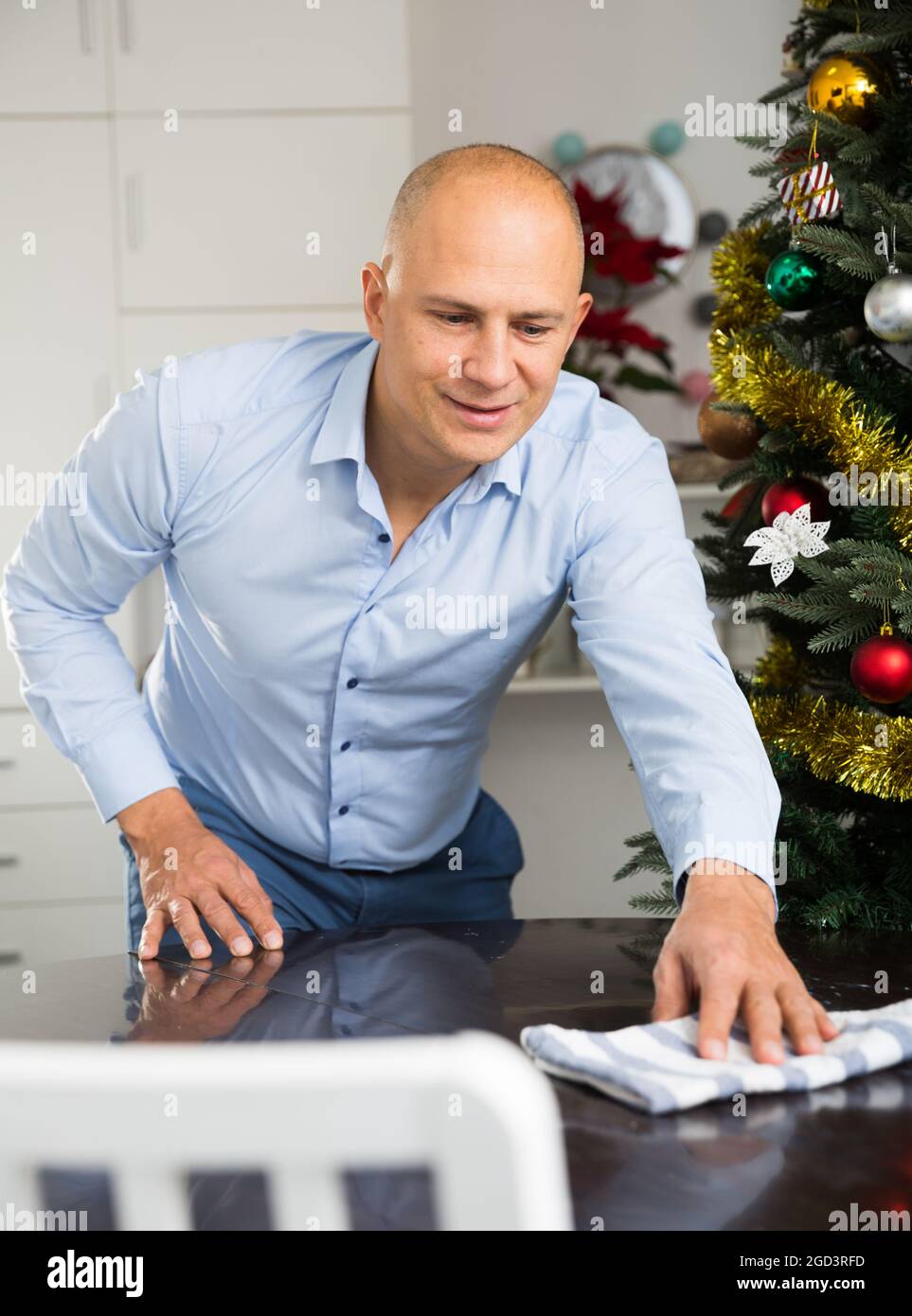 Positive man wipes table hi-res stock photography and images - Alamy