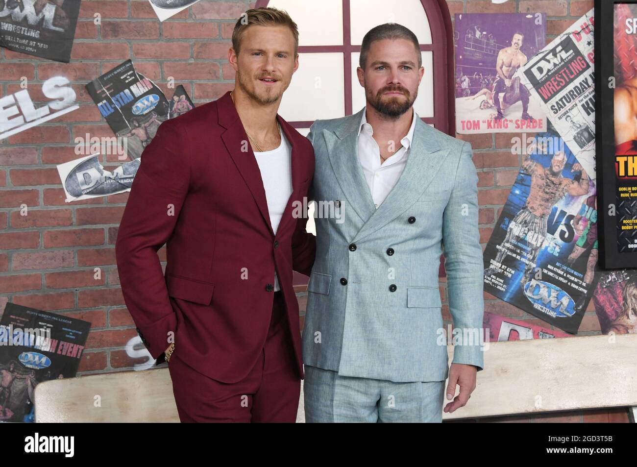 Stephen amell heels hi-res stock photography and images - Alamy